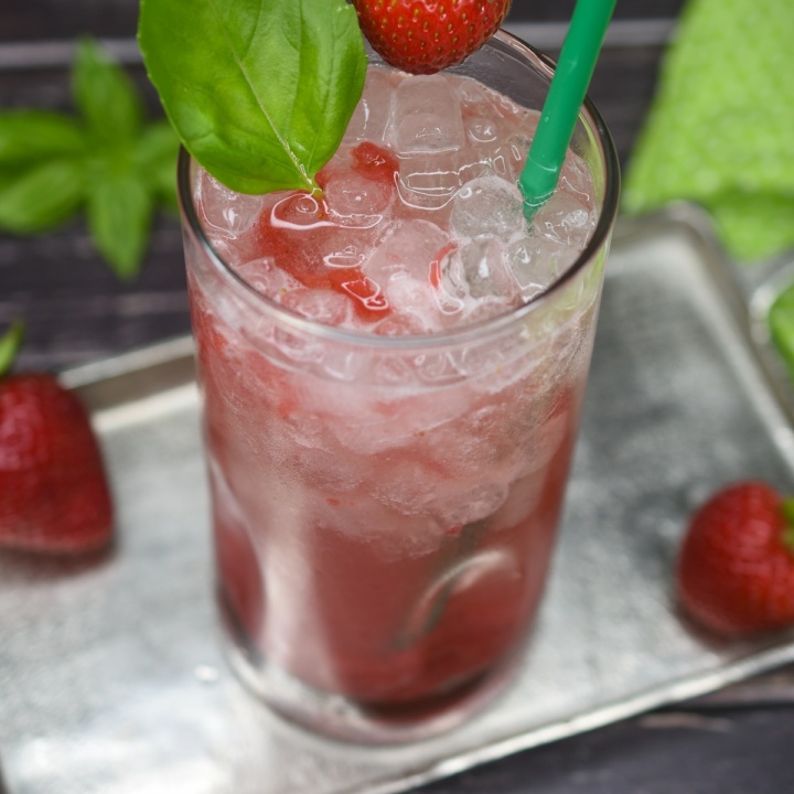 Easy Homemade Strawberry Soda - Souffle Bombay